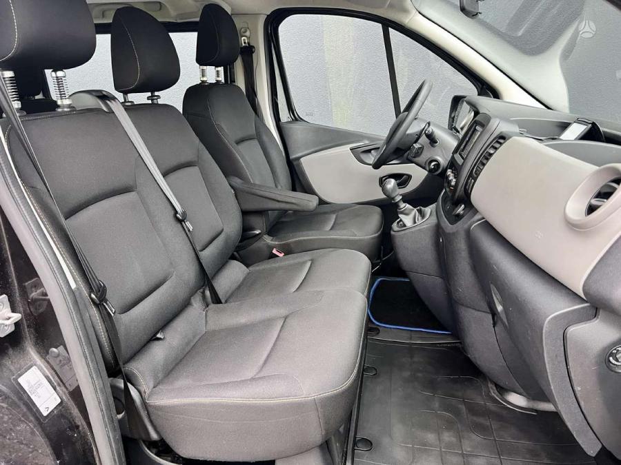 Black Renault Trafic 2016 in Vilnius, with an engine capacity of 1.60 L and mileage of 124 thousand km for 14900 €, photo 15 on AUTOMOTO.COM.LV