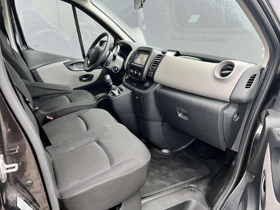 Black Renault Trafic 2016 in Vilnius, with an engine capacity of 1.60 L and mileage of 124 thousand km for 14900 €, photo 16 on AUTOMOTO.COM.LV