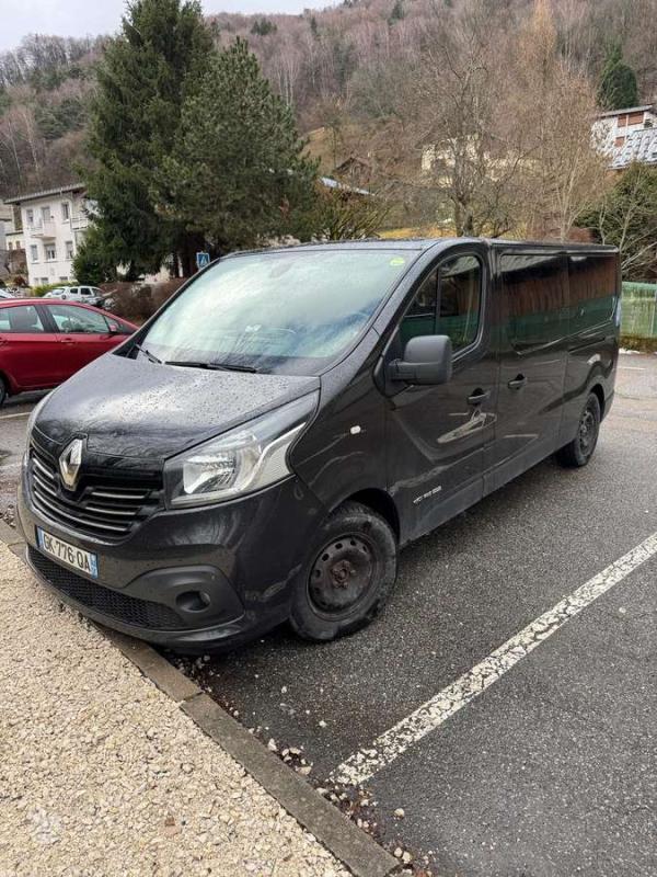 Black Renault Trafic 2016 in Taurage, with an engine capacity of 1.60 L and mileage of 250 thousand km for 7500 €, photo 1 on AUTOMOTO.COM.LV