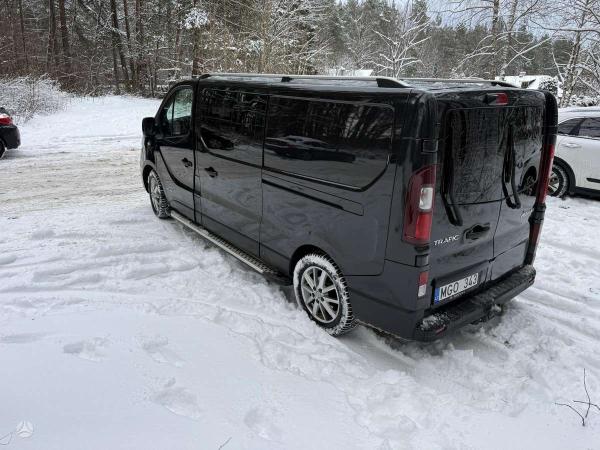 Black Renault Trafic 2017 in Vilnius, with an engine capacity of 1.60 L and mileage of 321 thousand km for 10400 €, photo 6 on AUTOMOTO.COM.LV