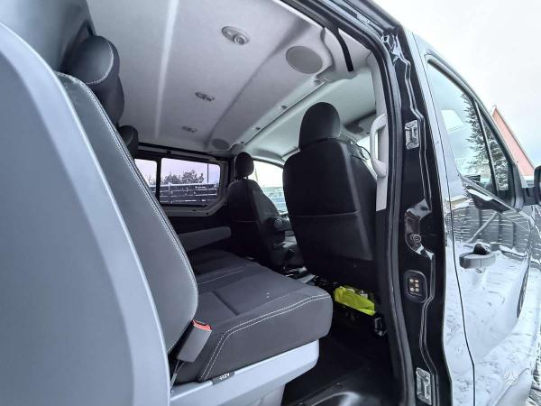Black Renault Trafic 2017 in Vilnius, with an engine capacity of 1.60 L and mileage of 321 thousand km for 10400 €, photo 10 on AUTOMOTO.COM.LV