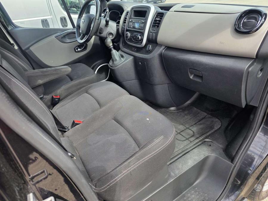 Black Renault Trafic 2017 in Marijampole, with an engine capacity of 1.60 L and mileage of 174 thousand km for 5950 €, photo 8 on AUTOMOTO.COM.LV