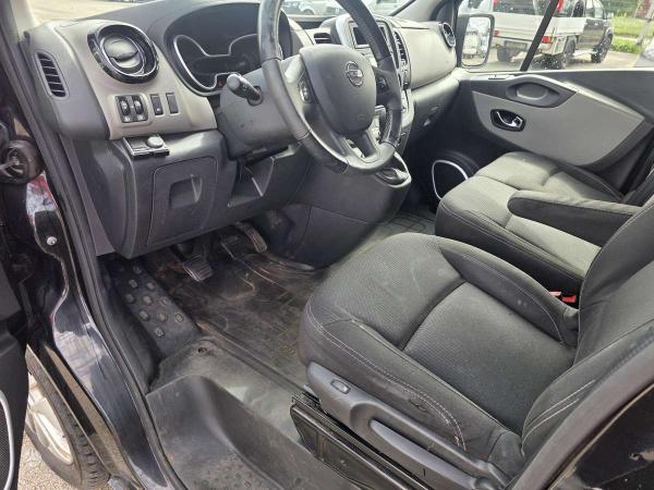 Black Renault Trafic 2017 in Marijampole, with an engine capacity of 1.60 L and mileage of 174 thousand km for 5950 €, photo 8 on AUTOMOTO.COM.LV