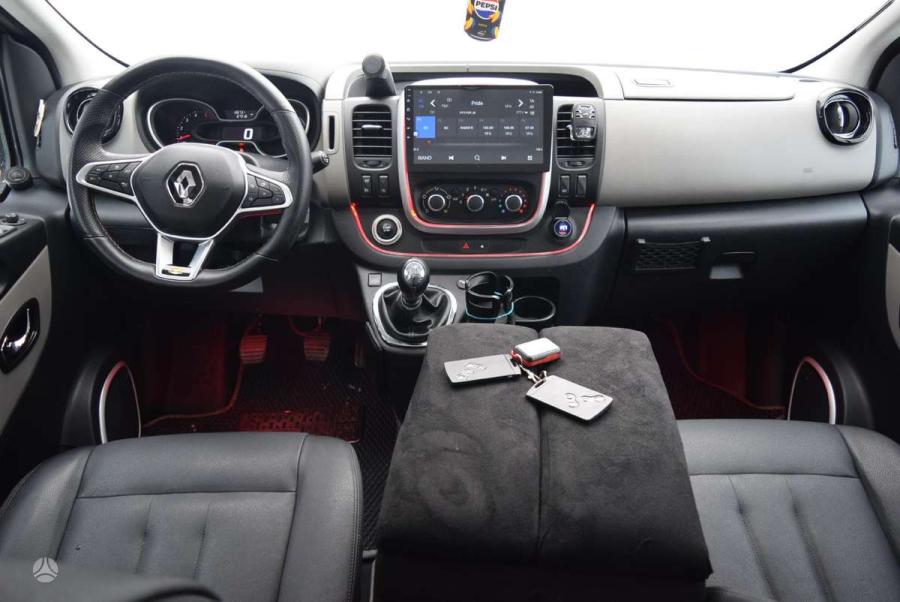 Black Renault Trafic 2018 in Vilnius, with an engine capacity of 1.60 L and mileage of 127 thousand km for 18850 €, photo 12 on AUTOMOTO.COM.LV
