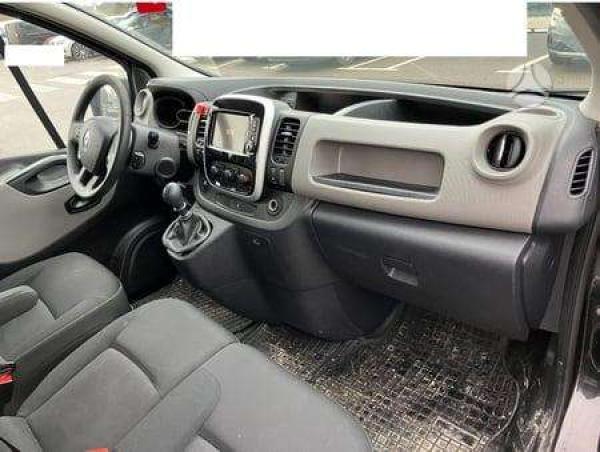 Black Renault Trafic 2018 in Anyksciai, with an engine capacity of 1.60 L and mileage of 258 thousand km for 6655 €, photo 4 on AUTOMOTO.COM.LV