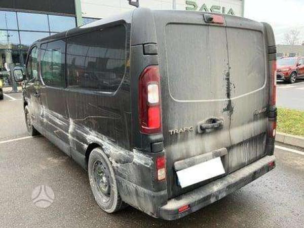 Black Renault Trafic 2018 in Anyksciai, with an engine capacity of 1.60 L and mileage of 258 thousand km for 6655 €, photo 5 on AUTOMOTO.COM.LV