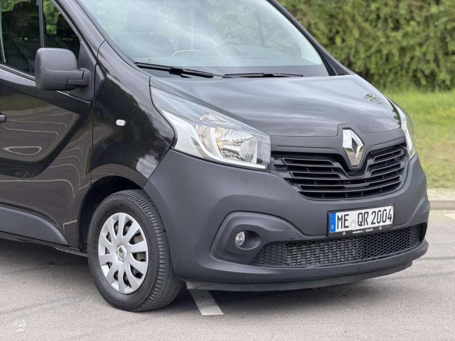 Black Renault Trafic 2019 in Kaunas, with an engine capacity of 1.60 L and mileage of 269 thousand km for 12500 €, photo 3 on AUTOMOTO.COM.LV