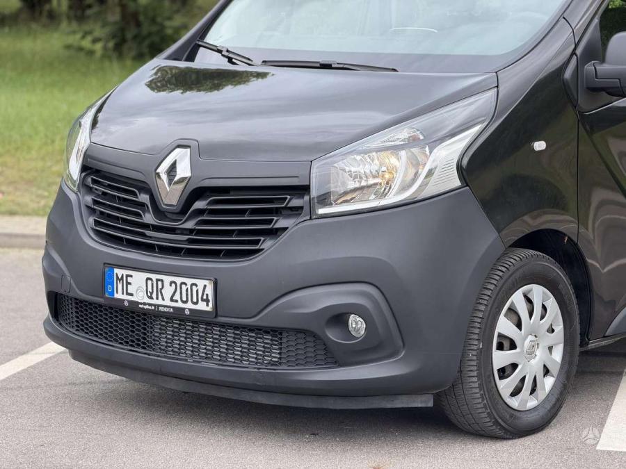 Black Renault Trafic 2019 in Kaunas, with an engine capacity of 1.60 L and mileage of 269 thousand km for 12500 €, photo 5 on AUTOMOTO.COM.LV