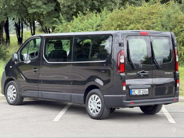 Black Renault Trafic 2019 in Kaunas, with an engine capacity of 1.60 L and mileage of 269 thousand km for 12500 €, photo 5 on AUTOMOTO.COM.LV