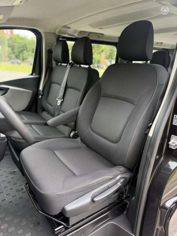Black Renault Trafic 2019 in Kaunas, with an engine capacity of 1.60 L and mileage of 269 thousand km for 12500 €, photo 8 on AUTOMOTO.COM.LV