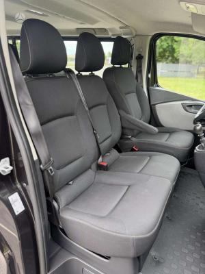 Black Renault Trafic 2019 in Kaunas, with an engine capacity of 1.60 L and mileage of 269 thousand km for 12500 €, photo 10 on AUTOMOTO.COM.LV