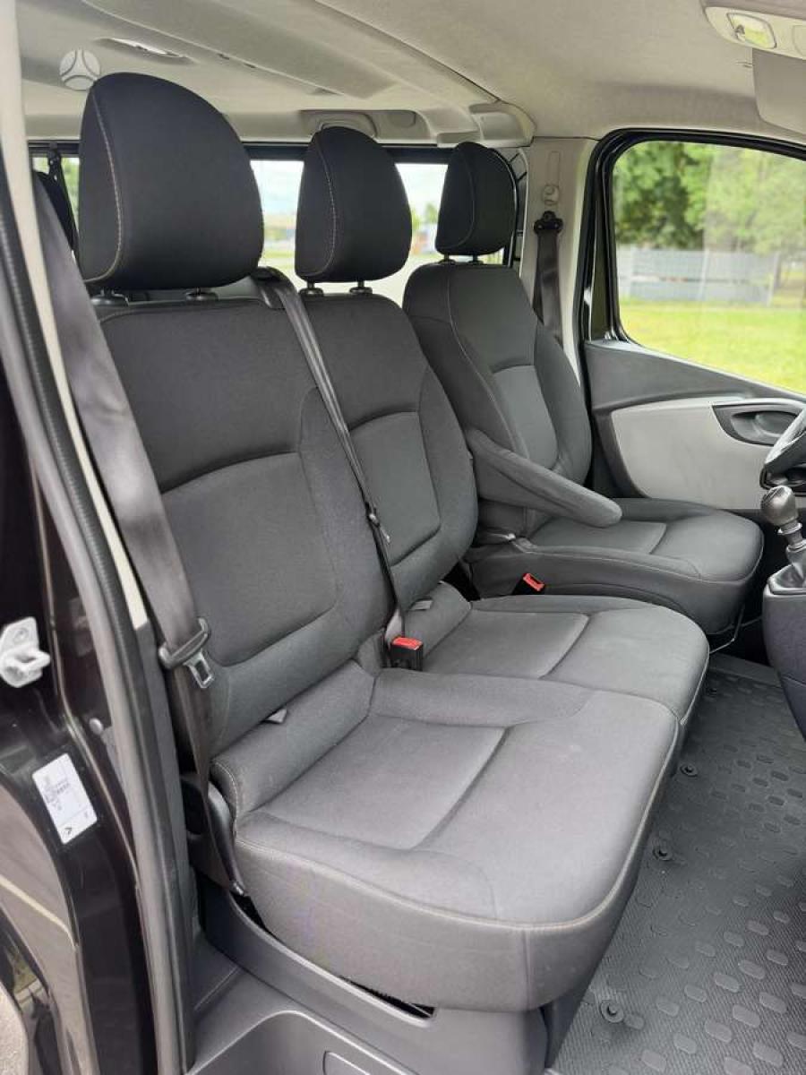 Black Renault Trafic 2019 in Kaunas, with an engine capacity of 1.60 L and mileage of 269 thousand km for 12500 €, photo 10 on AUTOMOTO.COM.LV