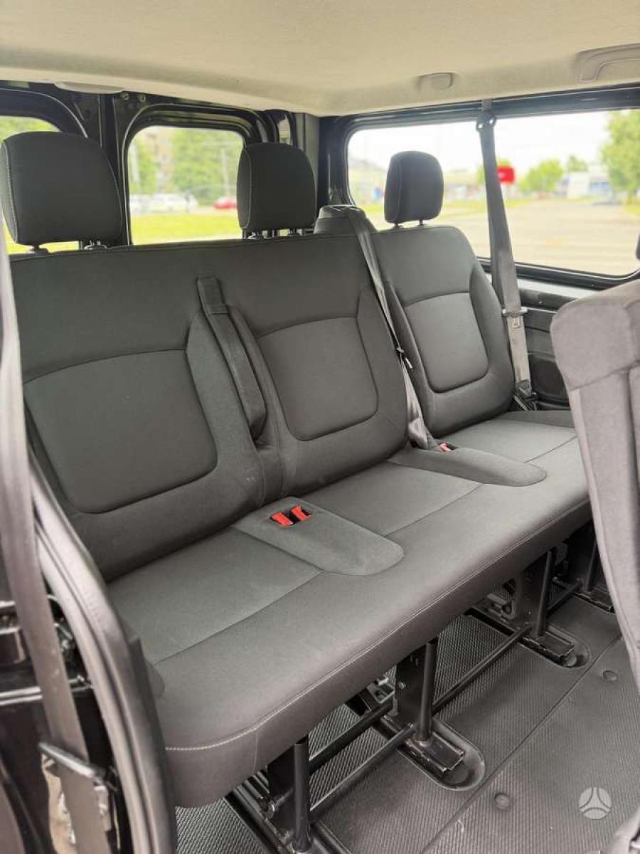 Black Renault Trafic 2019 in Kaunas, with an engine capacity of 1.60 L and mileage of 269 thousand km for 12500 €, photo 12 on AUTOMOTO.COM.LV