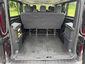 Black Renault Trafic 2019 in Kaunas, with an engine capacity of 1.60 L and mileage of 269 thousand km for 12500 €, photo 13 on AUTOMOTO.COM.LV