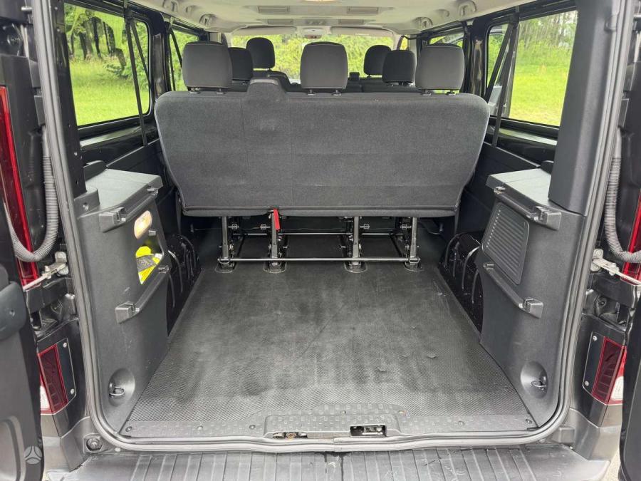 Black Renault Trafic 2019 in Kaunas, with an engine capacity of 1.60 L and mileage of 269 thousand km for 12500 €, photo 13 on AUTOMOTO.COM.LV