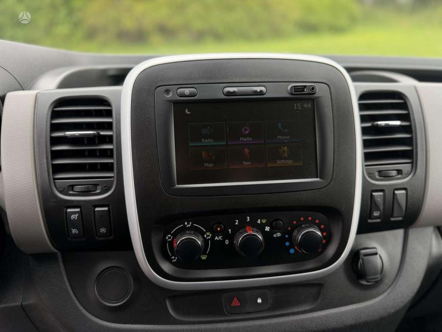 Black Renault Trafic 2019 in Kaunas, with an engine capacity of 1.60 L and mileage of 269 thousand km for 12500 €, photo 16 on AUTOMOTO.COM.LV