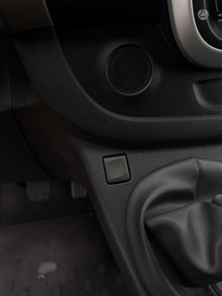 Black Renault Trafic 2019 in Kaunas, with an engine capacity of 1.60 L and mileage of 269 thousand km for 12500 €, photo 17 on AUTOMOTO.COM.LV
