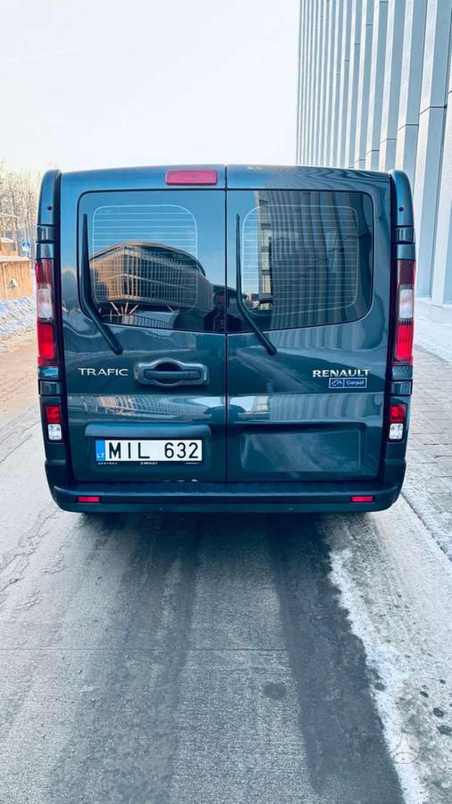 Melns Renault Trafic 2022 Viļņa, ar dzinēja tilpumu 2.00 L un nobraukumu 178 tūkst. km par 24750 €, foto 5 vietnē AUTOMOTO.COM.LV