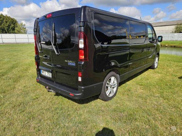 Black Renault Trafic 2022 in Druskininkai, with an engine capacity of 2.00 L and mileage of 408 thousand km for 19500 €, photo 3 on AUTOMOTO.COM.LV