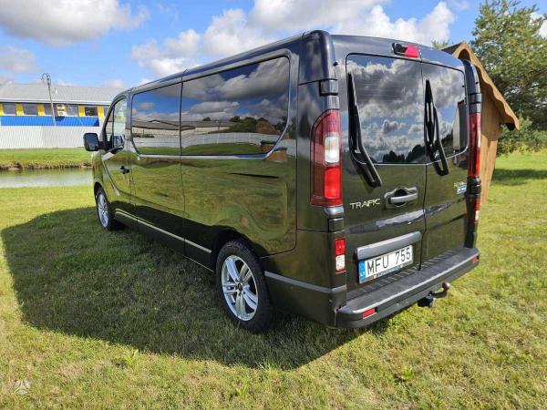 Black Renault Trafic 2022 in Druskininkai, with an engine capacity of 2.00 L and mileage of 408 thousand km for 19500 €, photo 4 on AUTOMOTO.COM.LV