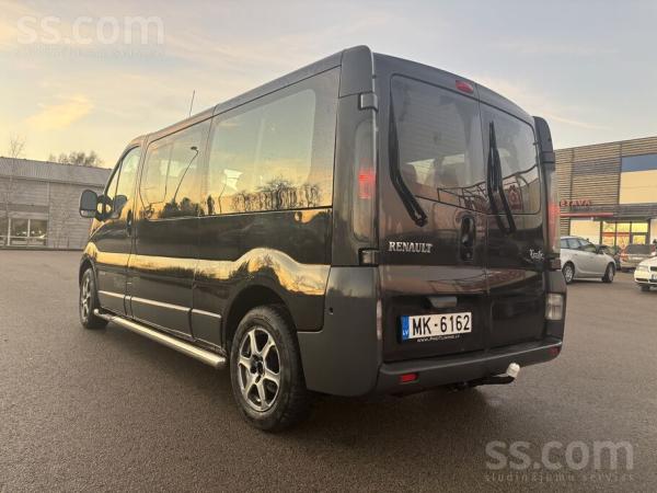 Black Renault Trafic 2003 in Tukums, with an engine capacity of 1.90 L and mileage of 270 thousand km for 3500 €, photo 3 on AUTOMOTO.COM.LV