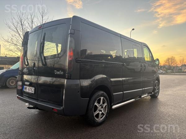 Black Renault Trafic 2003 in Tukums, with an engine capacity of 1.90 L and mileage of 270 thousand km for 3500 €, photo 4 on AUTOMOTO.COM.LV