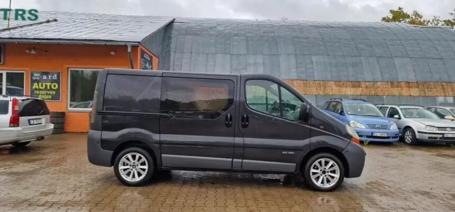 Black Renault Trafic 2003 in Valmiera, with an engine capacity of 1.90 L and mileage of 427 thousand km for 3400 €, photo 3 on AUTOMOTO.COM.LV