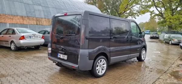 Melns Renault Trafic 2003 Valmiera, ar dzinēja tilpumu 1.90 L un nobraukumu 427 tūkst. km par 3400 €, foto 3 vietnē AUTOMOTO.COM.LV