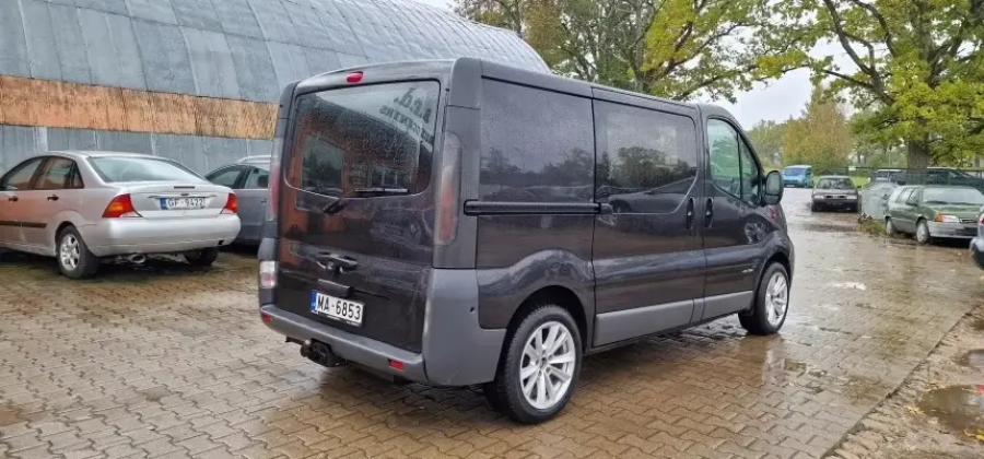 Black Renault Trafic 2003 in Valmiera, with an engine capacity of 1.90 L and mileage of 427 thousand km for 3400 €, photo 4 on AUTOMOTO.COM.LV