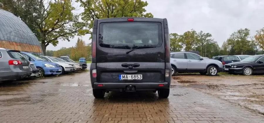 Black Renault Trafic 2003 in Valmiera, with an engine capacity of 1.90 L and mileage of 427 thousand km for 3400 €, photo 5 on AUTOMOTO.COM.LV