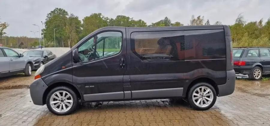 Black Renault Trafic 2003 in Valmiera, with an engine capacity of 1.90 L and mileage of 427 thousand km for 3400 €, photo 7 on AUTOMOTO.COM.LV