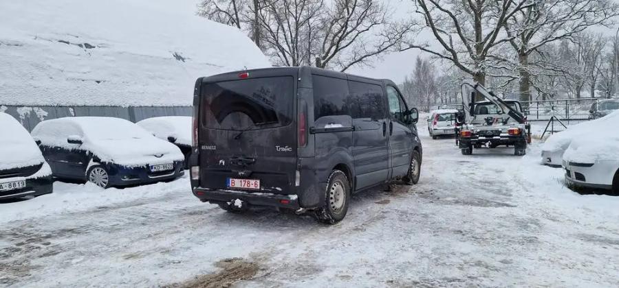 Melns Renault Trafic 2004 Valmiera, ar dzinēja tilpumu 1.90 L un nobraukumu 416 tūkst. km par 3500 €, foto 4 vietnē AUTOMOTO.COM.LV