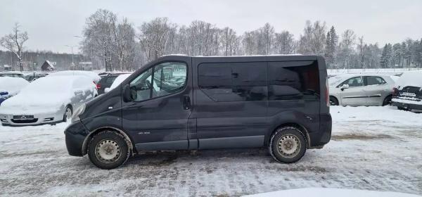 Black Renault Trafic 2004 in Valmiera, with an engine capacity of 1.90 L and mileage of 416 thousand km for 3500 €, photo 5 on AUTOMOTO.COM.LV
