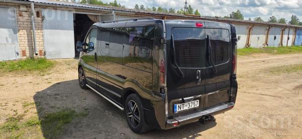 Melns Renault Trafic 2004 Rēzekne, ar dzinēja tilpumu 2.50 L un nobraukumu 303 tūkst. km par 14700 €, foto 4 vietnē AUTOMOTO.COM.LV