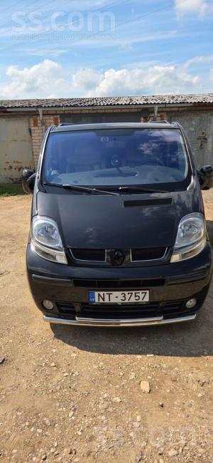 Black Renault Trafic 2004 in Rezekne, with an engine capacity of 2.50 L and mileage of 303 thousand km for 14700 €, photo  on AUTOMOTO.COM.LV