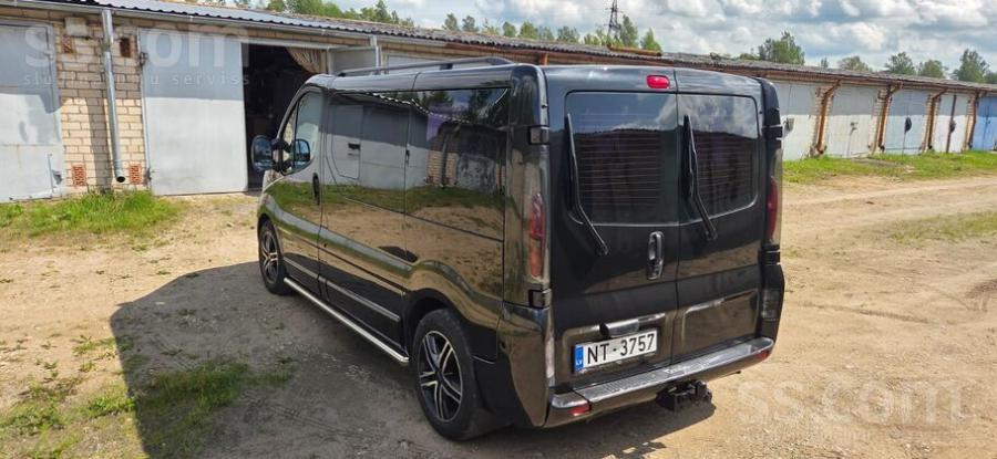 Black Renault Trafic 2004 in Rezekne, with an engine capacity of 2.50 L and mileage of 303 thousand km for 14700 €, photo 5 on AUTOMOTO.COM.LV
