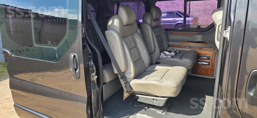 Black Renault Trafic 2004 in Rezekne, with an engine capacity of 2.50 L and mileage of 303 thousand km for 14700 €, photo 6 on AUTOMOTO.COM.LV