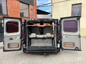 Black Renault Trafic 2004 in Rezekne, with an engine capacity of 2.50 L and mileage of 303 thousand km for 14700 €, photo 12 on AUTOMOTO.COM.LV