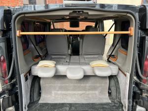 Black Renault Trafic 2004 in Rezekne, with an engine capacity of 2.50 L and mileage of 303 thousand km for 14700 €, photo 15 on AUTOMOTO.COM.LV