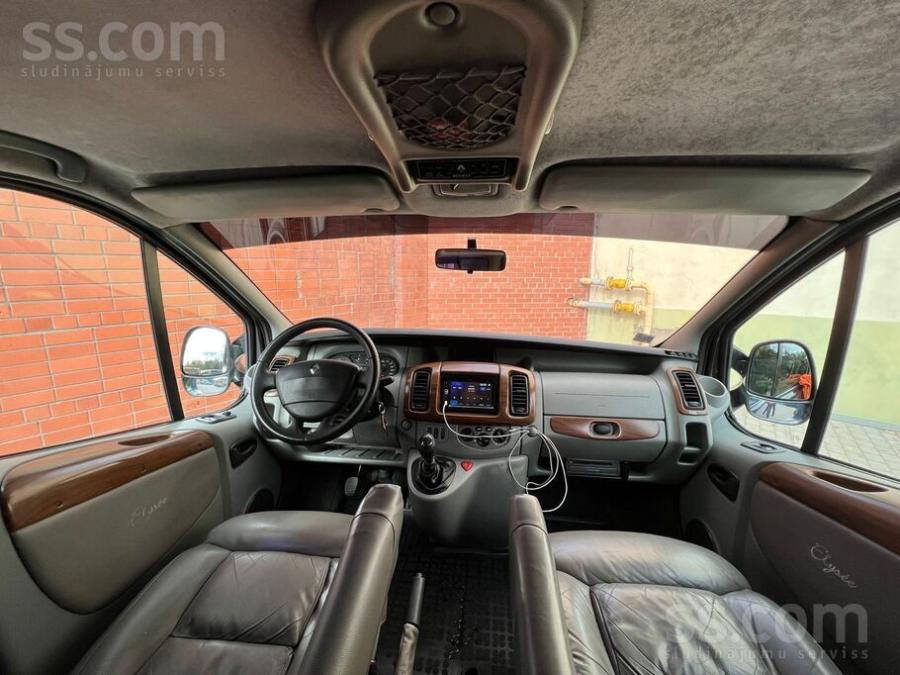 Black Renault Trafic 2004 in Rezekne, with an engine capacity of 2.50 L and mileage of 303 thousand km for 14700 €, photo 16 on AUTOMOTO.COM.LV