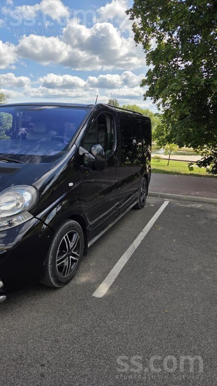 Black Renault Trafic 2004 in Rezekne, with an engine capacity of 2.50 L and mileage of 303 thousand km for 13500 €, photo 4 on AUTOMOTO.COM.LV