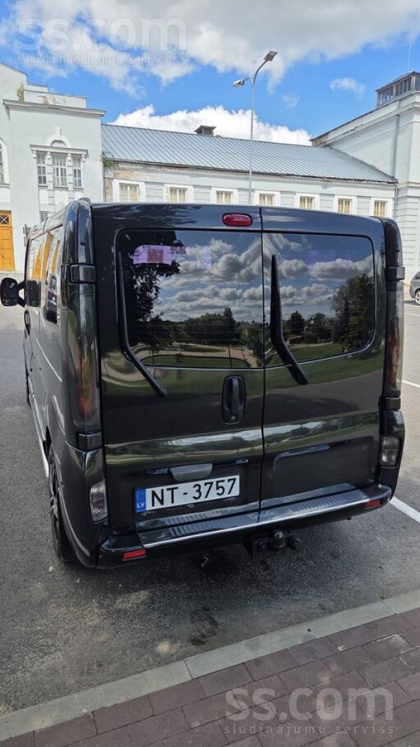 Black Renault Trafic 2004 in Rezekne, with an engine capacity of 2.50 L and mileage of 303 thousand km for 13500 €, photo 5 on AUTOMOTO.COM.LV