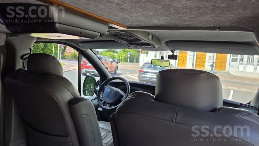 Black Renault Trafic 2004 in Rezekne, with an engine capacity of 2.50 L and mileage of 303 thousand km for 13500 €, photo 9 on AUTOMOTO.COM.LV