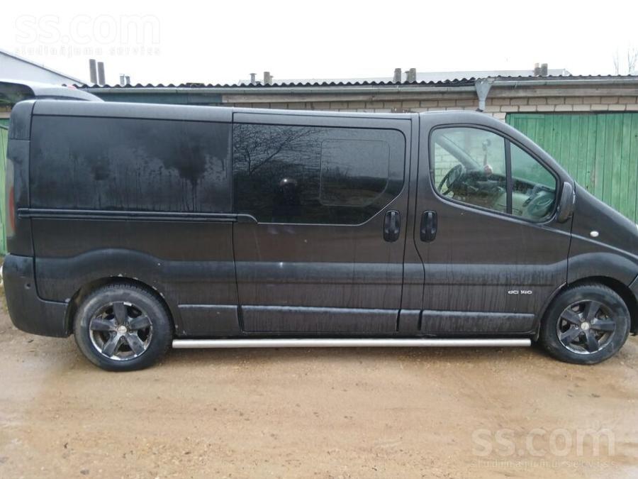 Melns Renault Trafic 2004 Saldus, ar dzinēja tilpumu 2.50 L un nobraukumu 368 tūkst. km par 2000 €, foto 1 vietnē AUTOMOTO.COM.LV