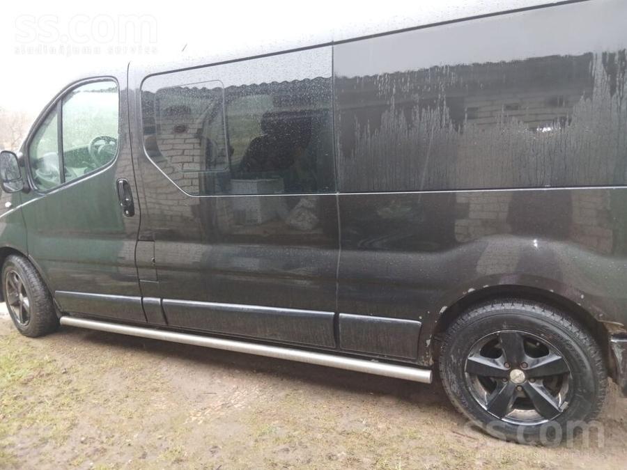 Melns Renault Trafic 2004 Saldus, ar dzinēja tilpumu 2.50 L un nobraukumu 368 tūkst. km par 2000 €, foto 3 vietnē AUTOMOTO.COM.LV