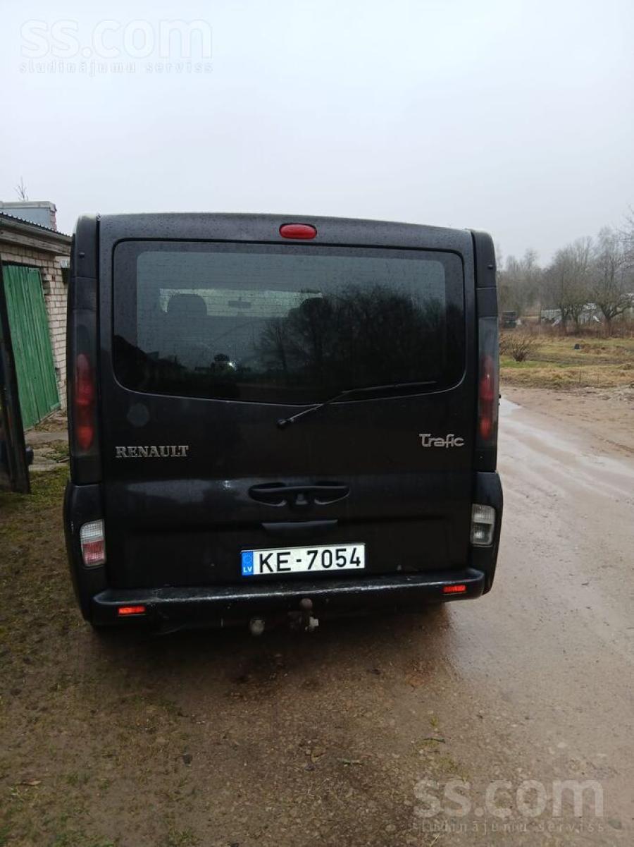 Melns Renault Trafic 2004 Saldus, ar dzinēja tilpumu 2.50 L un nobraukumu 368 tūkst. km par 2000 €, foto 4 vietnē AUTOMOTO.COM.LV