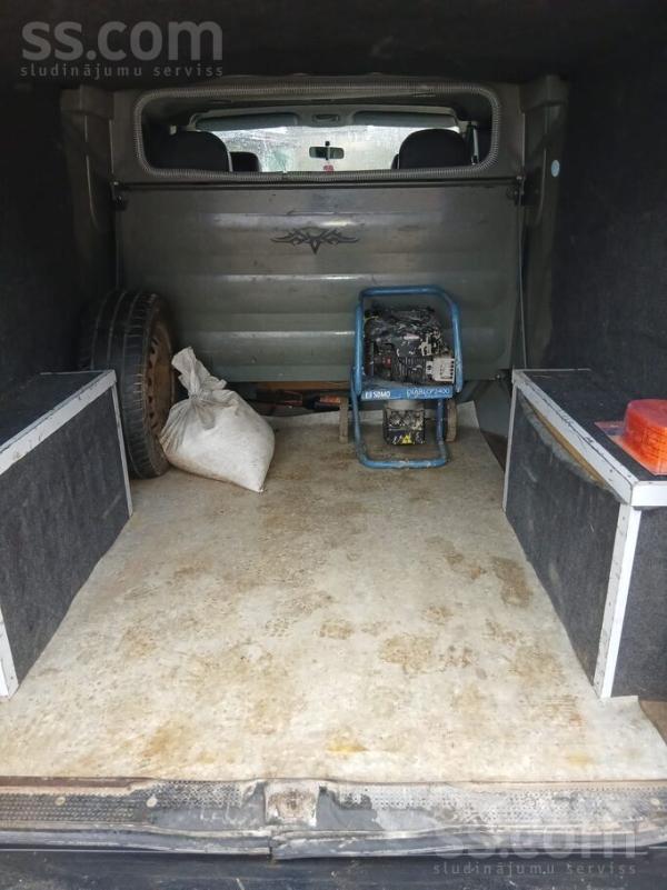 Melns Renault Trafic 2004 Saldus, ar dzinēja tilpumu 2.50 L un nobraukumu 368 tūkst. km par 2000 €, foto 4 vietnē AUTOMOTO.COM.LV
