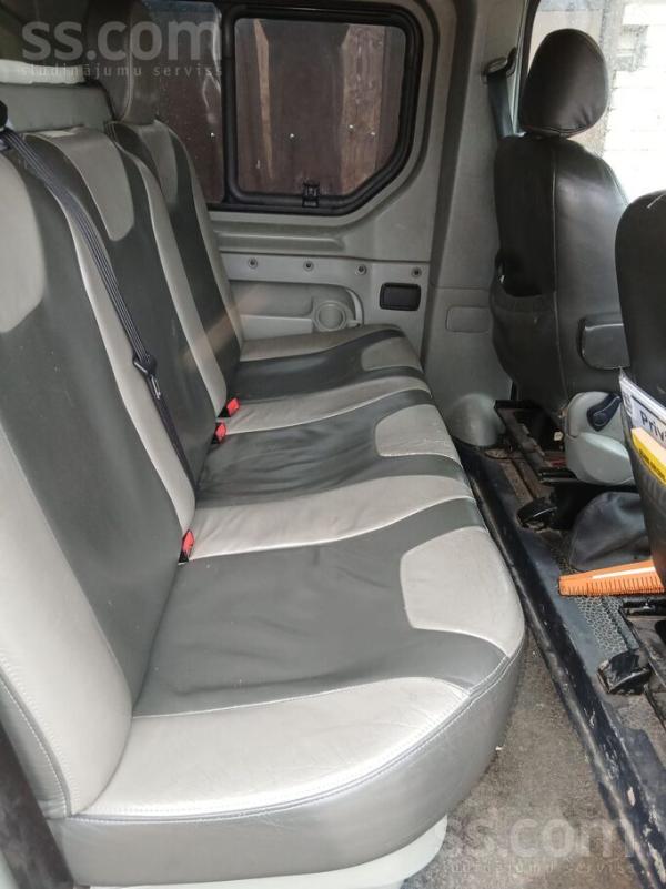 Melns Renault Trafic 2004 Saldus, ar dzinēja tilpumu 2.50 L un nobraukumu 368 tūkst. km par 2000 €, foto 5 vietnē AUTOMOTO.COM.LV