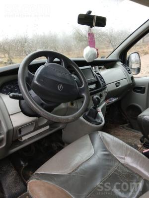 Melns Renault Trafic 2004 Saldus, ar dzinēja tilpumu 2.50 L un nobraukumu 368 tūkst. km par 2000 €, foto 9 vietnē AUTOMOTO.COM.LV
