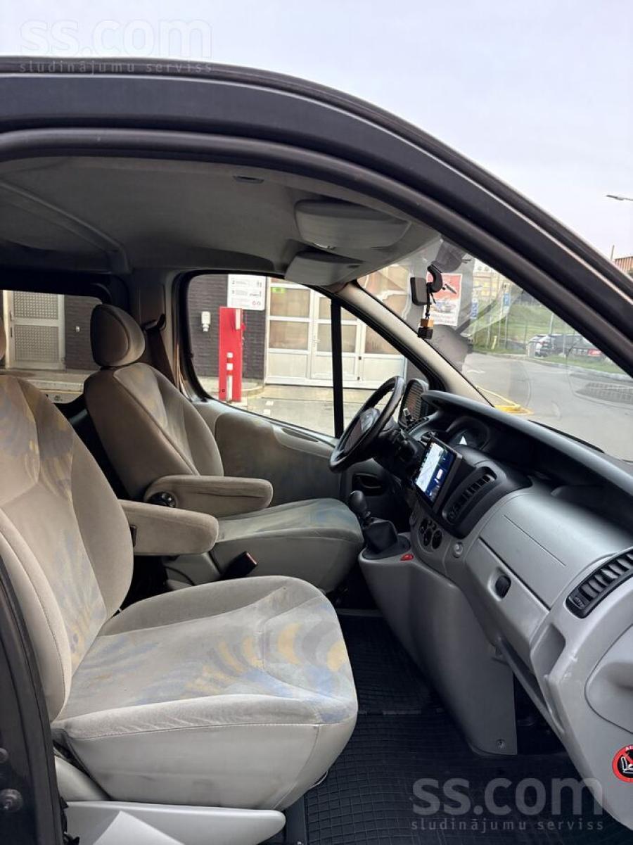 Black Renault Trafic 2004 in Riga, with an engine capacity of 1.90 L and mileage of 430 thousand km for 3500 €, photo 7 on AUTOMOTO.COM.LV